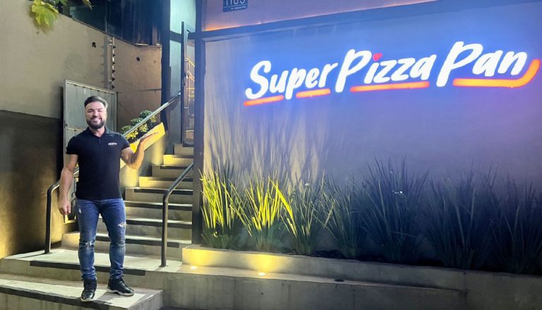 Franquia Super Pizza Pan, criada em garagem, fatura milhões